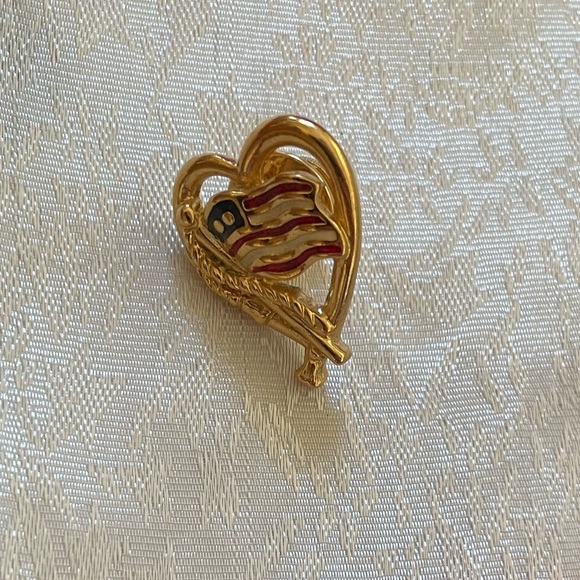 Jewelry | Vintage American Flag Gold Heart Pin | Poshmark